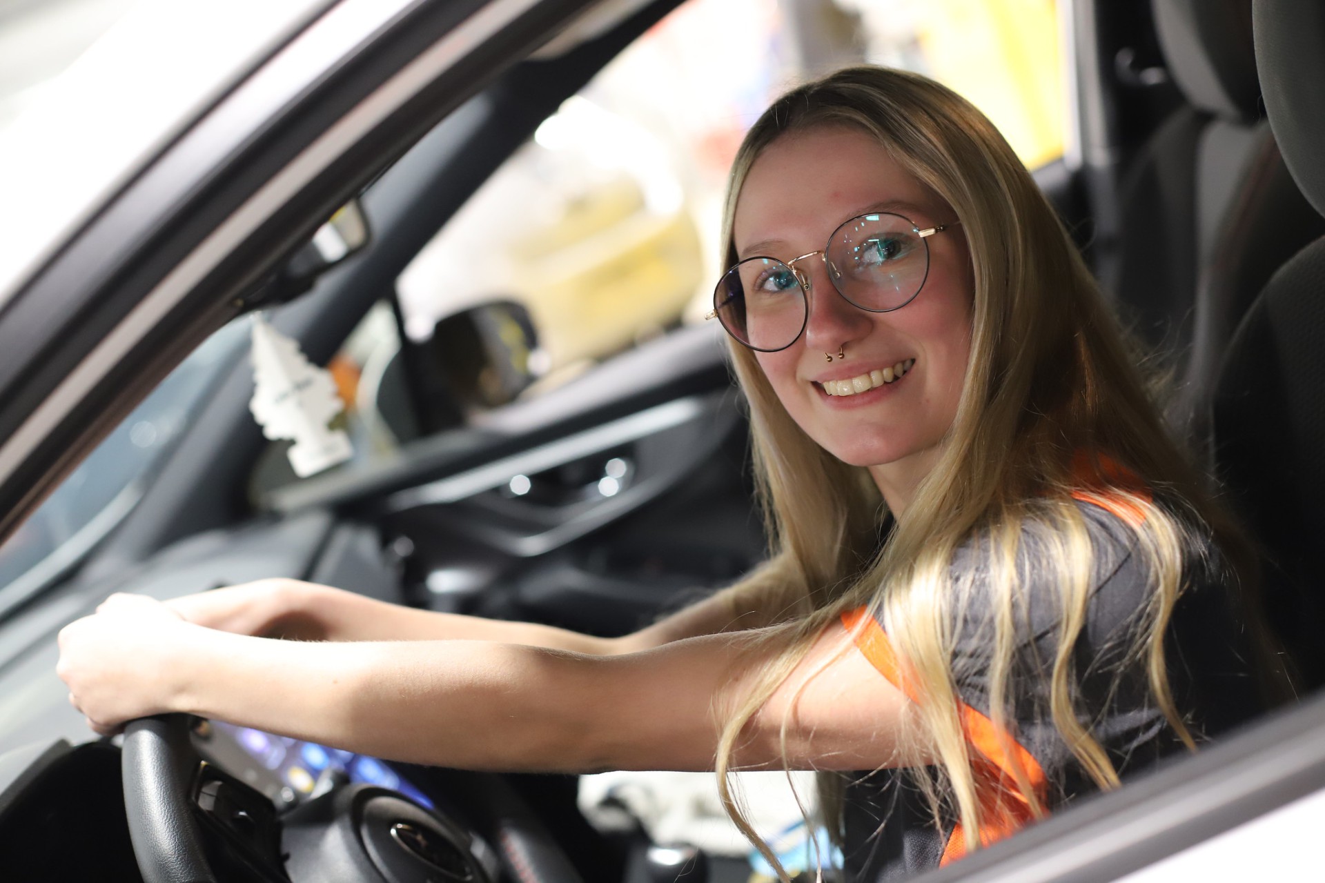 Gabrielle Leclerc, peintre automobile : direction le Mondial des ...